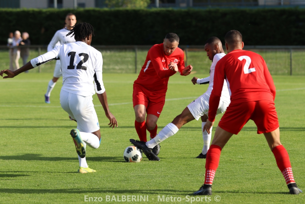Régional 1. FC Echirolles : le groupe contre Chassieu - Metro-Sports